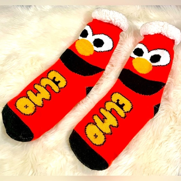 Sesame Street | Accessories | Elmo Slipper Socks Womens 59 Fuzzy Knit ...